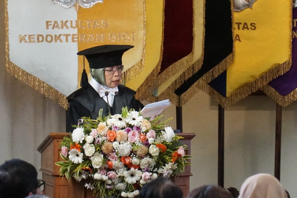 Prof. Dewi Agustina Dikukuhkan sebagai Guru Besar Bidang Penyakit Mulut ...