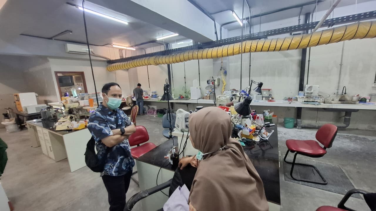 Benchmarking Lab Preklinik & Skill lab ke Ivodent Dental Laboratory dan ...