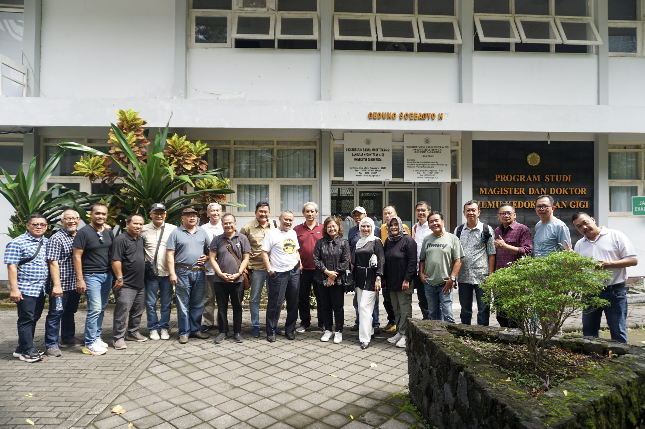 Reuni 'Parkiran Waras' FKG UGM, Merajut Nostalgia Alumni Lintas ...