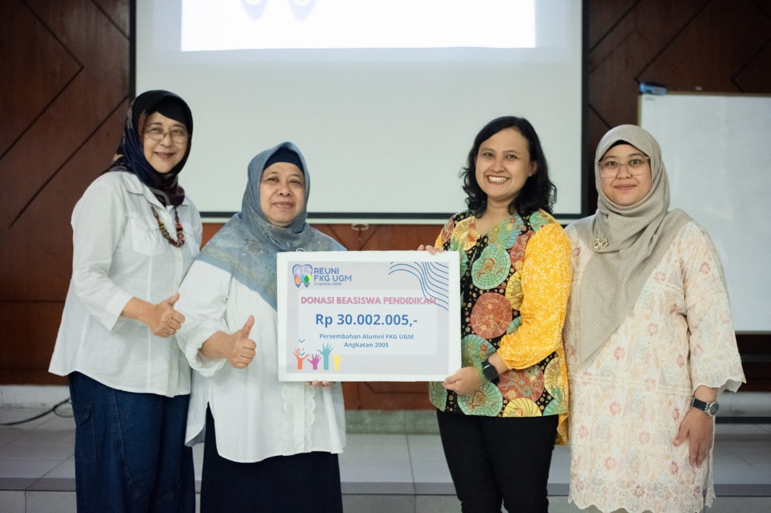 Dua Dekade Berlalu, Alumni FKG UGM Angkatan 2005 Pulang ke Kampus: Serahkan Donasi Pendidikan ...